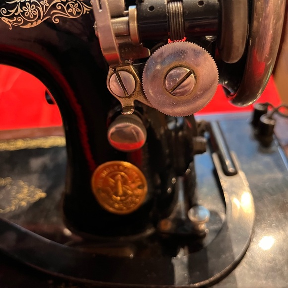 Singer | Other | Antique 927 Singer Sewing Machine Working Perfectly ...